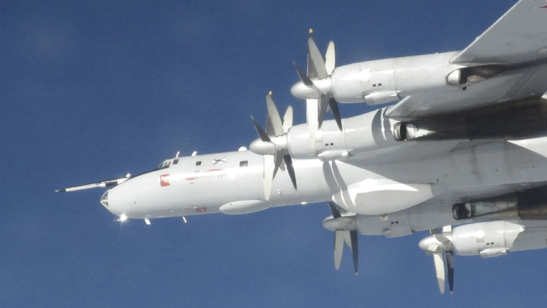 Sfida nei cieli europei: jet britannici intercettano bombardieri russi ...