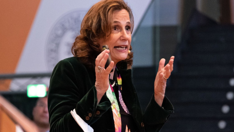 Malattia X, l’allarme di Ilaria Capua: “Una pandemia peggiore del Covid” Malattia X, l’allarme di Ilaria Capua: “Una pandemia peggiore del Covid”